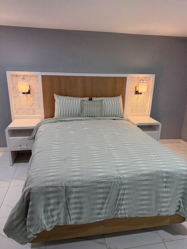 The Golden Studio Heart Of Miami - Miami, FL