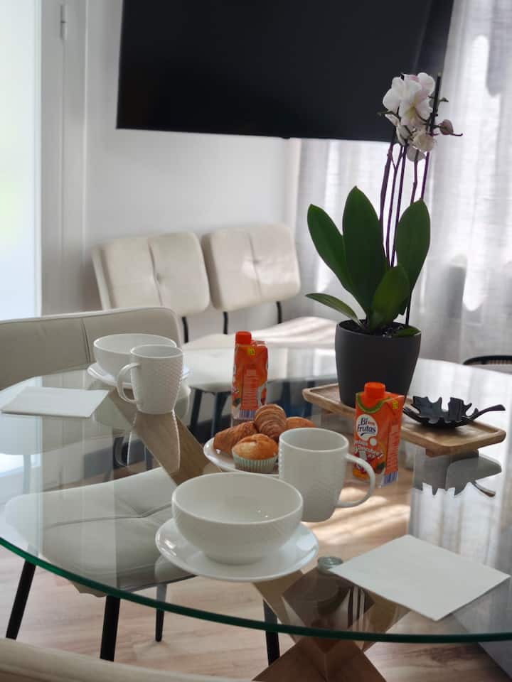 ¡Cozy Apt Near To Barcelona•wiffi! - Cornellà de Llobregat