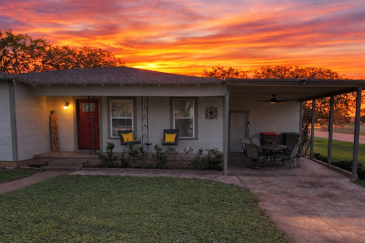 Walk To Town Near The Wine Trail! Dogs Welcome! - Johnson City, TX