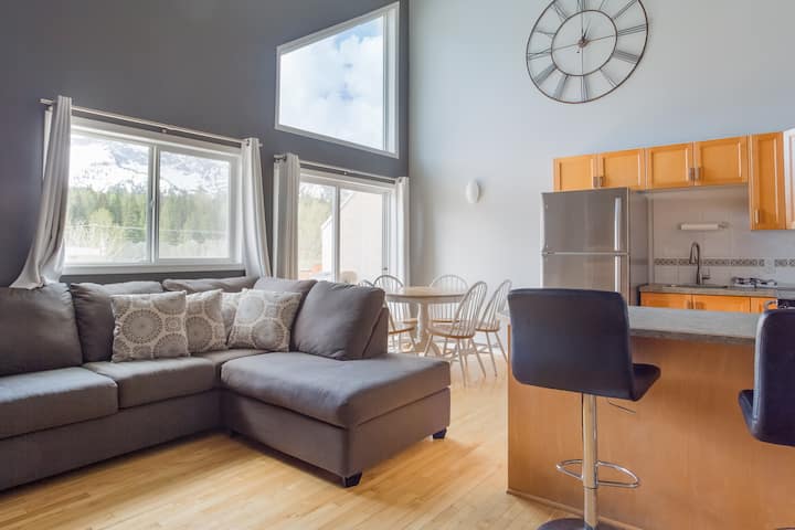 Beautiful Townhouse | Mountain Views | Sleeps 6 - Fernie