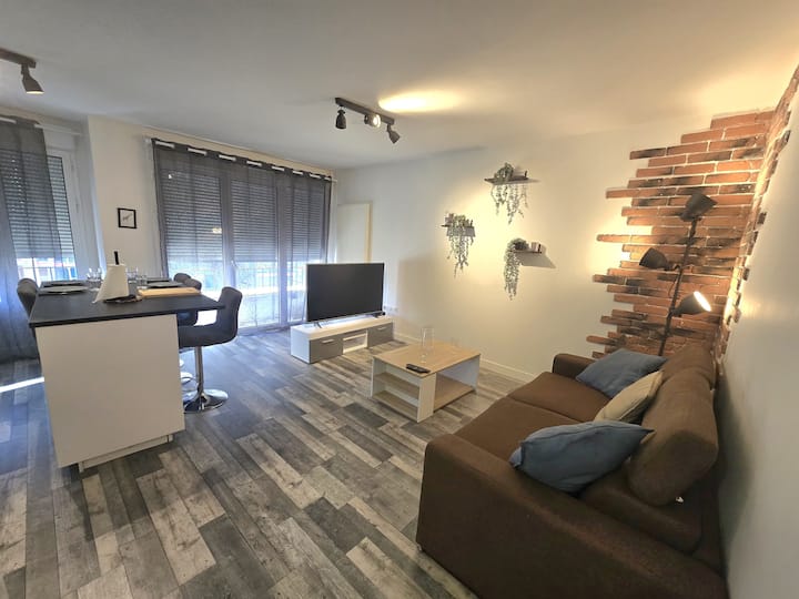 T2 (Parking) Proche Paris /Stade De France/ Rer B - La Courneuve