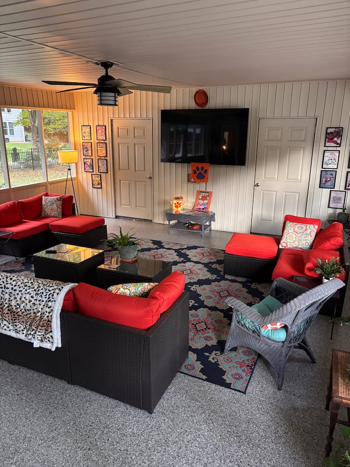 Walk To Town And Death Valley! - Clemson, SC