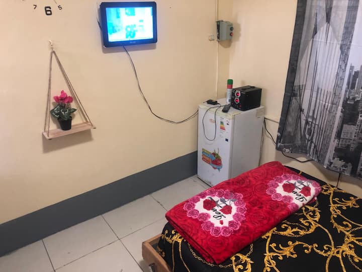 Chambre N°5 Climatisée Wifi Privée à Matonge Irebu - Kinshasa