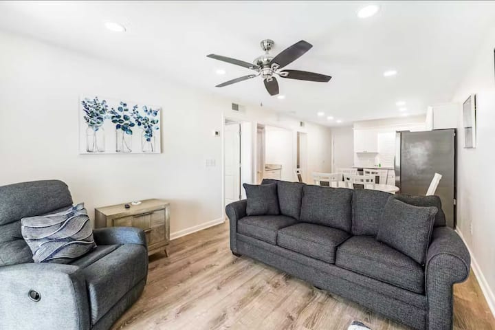 Beachfront Retreat With Shared Pool And Fitness Ce - Alabama