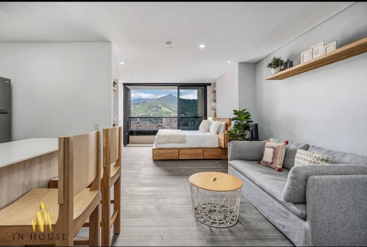 Class 48 2501 - Tranquil & Bright Loft W Balcony - Sabaneta