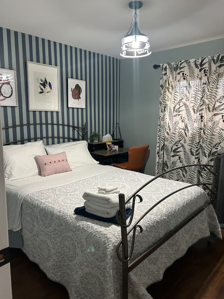 Bethel Queen Bedroom In Downton, Dieppe Elohim 003 - Moncton