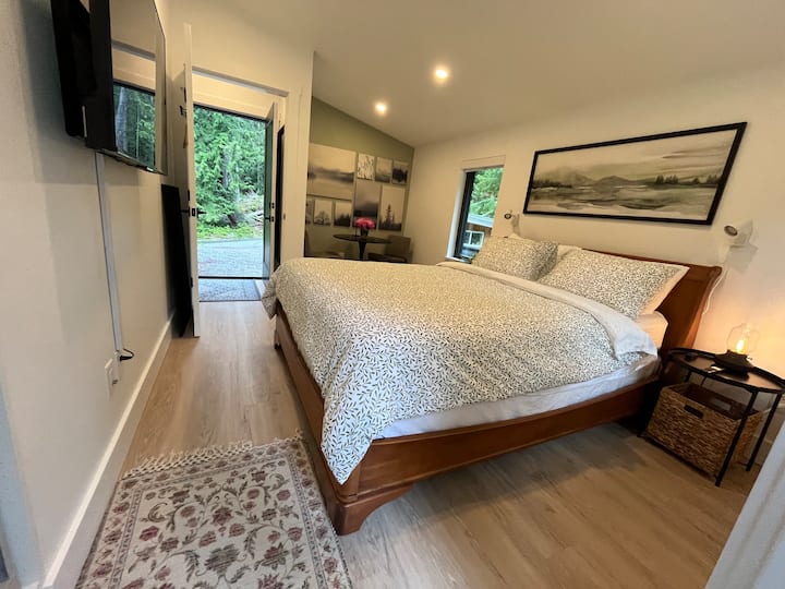 Evergreen Escape~at Trails Edge
Queen Cedar Suite - 寶雲島