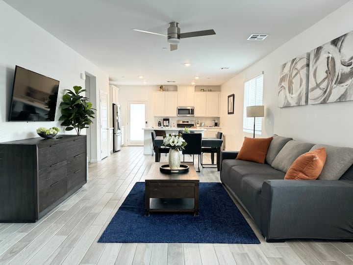 Two-suites Single Story House In Superb Location! - Henderson, NV