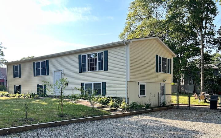 Charming & Pristine! Perfect Central Location! - Barnstable, MA