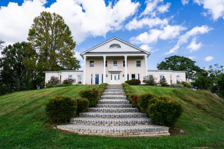 Mansion On Private Mountain | Minutes To Asheville - Asheville, NC