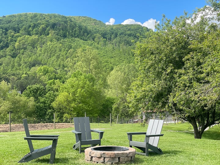 Family Farm Guest House 10 Minutes From Big Stone - Natural Tunnel State Park, Duffield