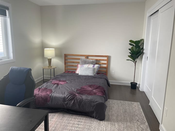 Rooms In Stittsville - Ottawa