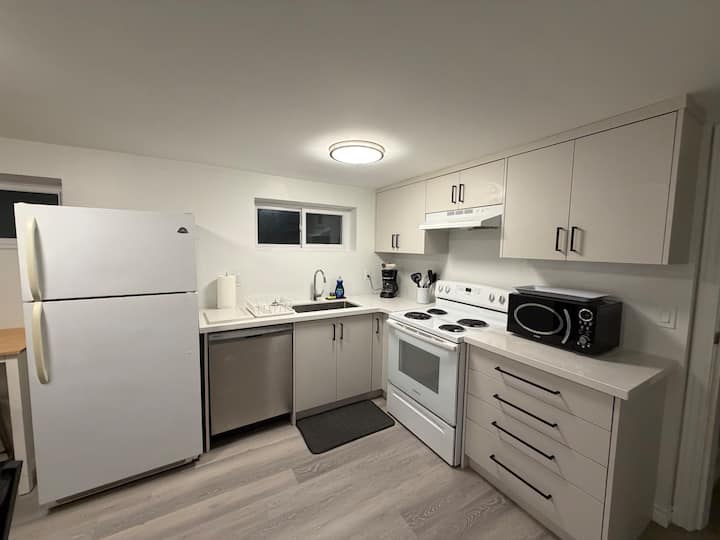 Spacious Private 2 Bedroom Unit In Vaughan - Vaughan