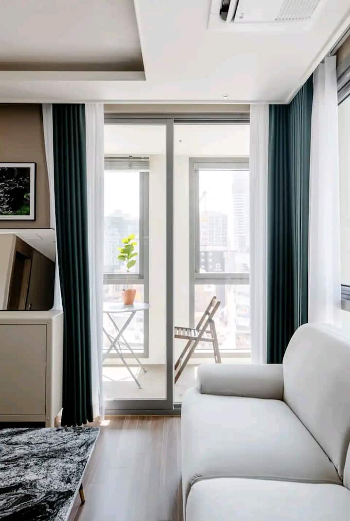 |5성호캉스| 바다바로앞#역5분컷#호텔침구 - Busan