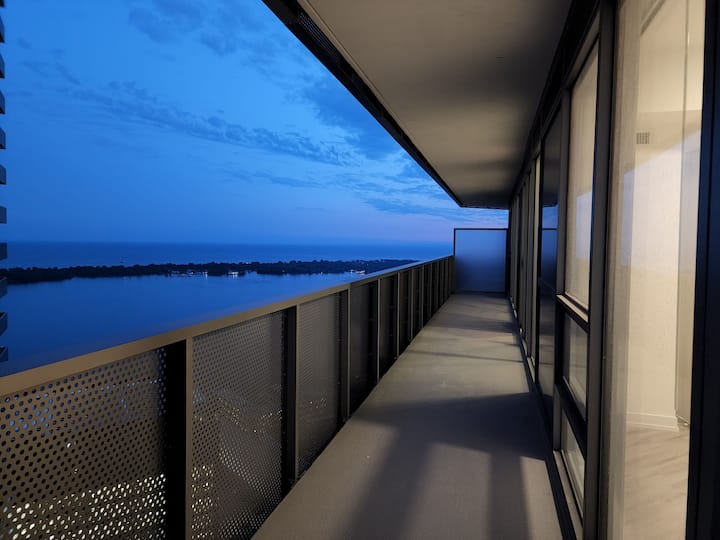 Luxury Condo W/lake & City View. - Toronto