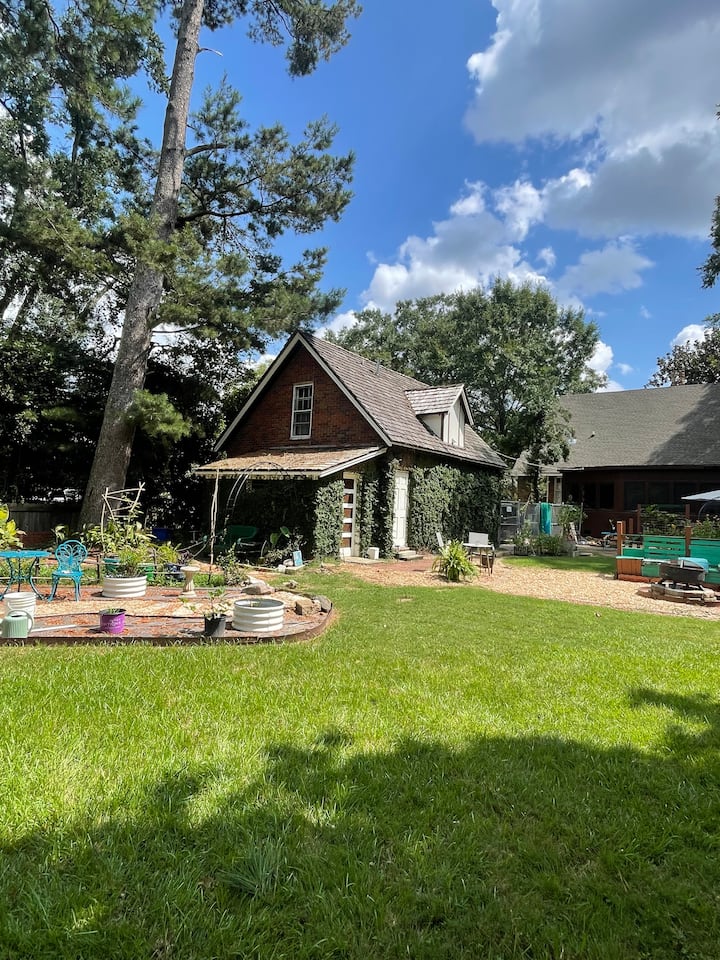 Historic Cloverdale Private Loft - Montgomery, AL