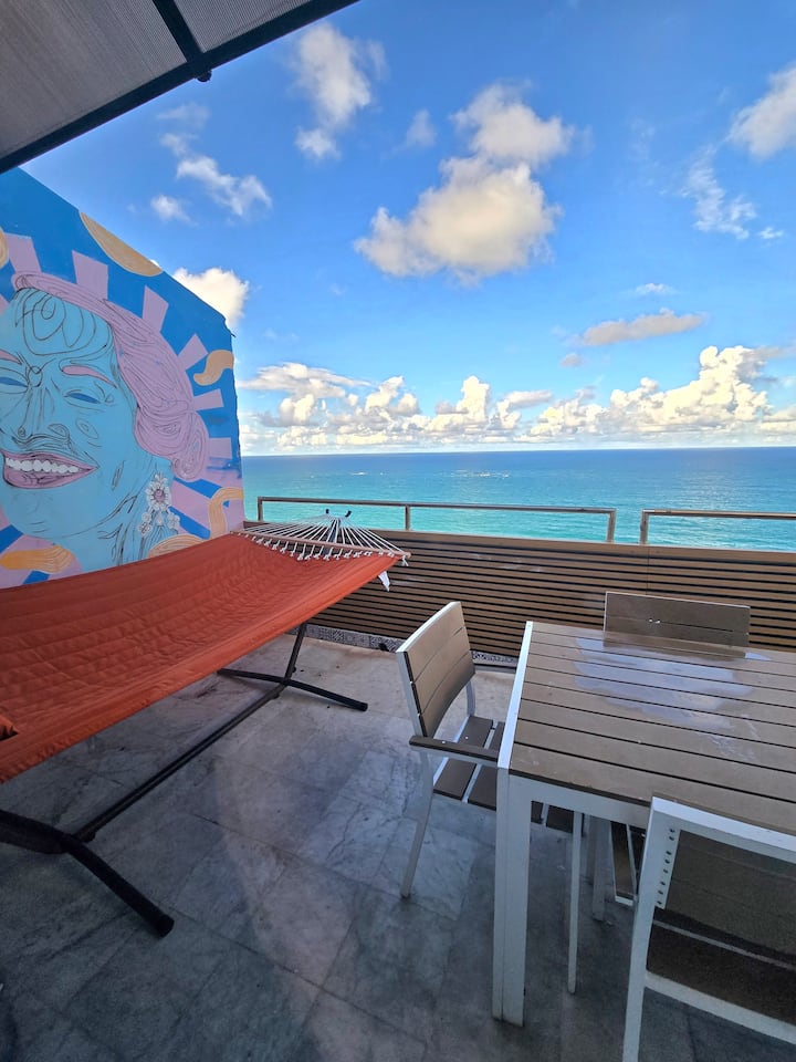 Oceanview Penthouse 3-bedroom +Terrace+pool! - San Juan