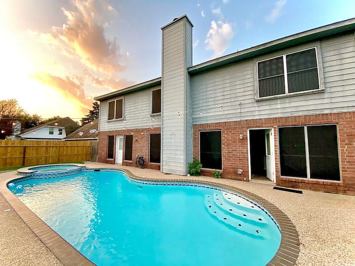 Mediterranean Style Cozy House - Houston, TX
