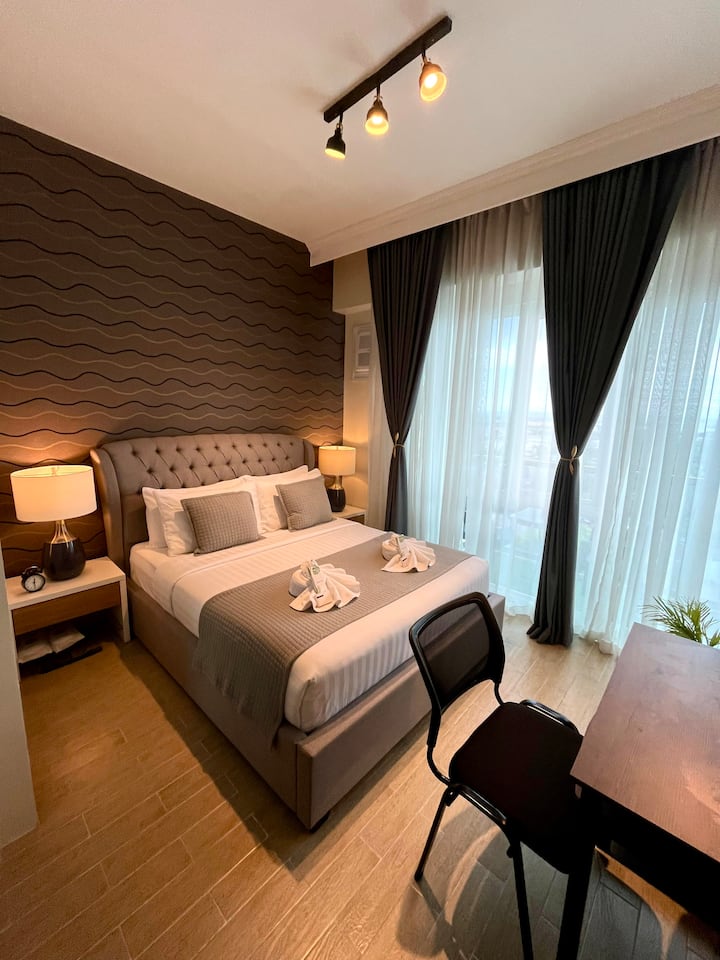 3 Luxurybedroom Condomegaworld Iloilo Freeinternet - Iloilo City