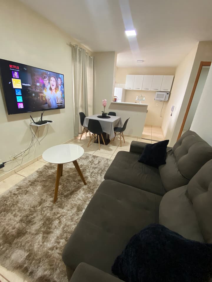 Ap Completo, Confortável Com Ar Condicionado - Uberaba