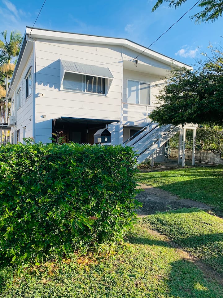 Cosy Home 5’ Walk To Suttons Beach & Playground - Redcliffe