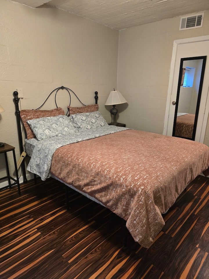 Cozy Place To Call Home. #3 - Tallahassee, FL