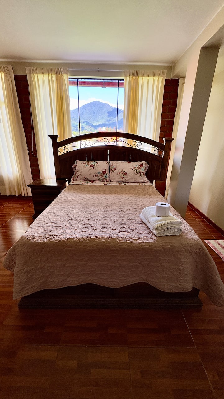 Montaña Alpina · Hab. Acogedora Con Baño Privado - Oxapampa