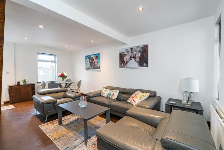 Newly Refurbed Three Bed House - Belfast