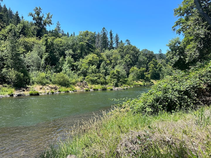 Rogue River Retreat - Grants Pass, OR