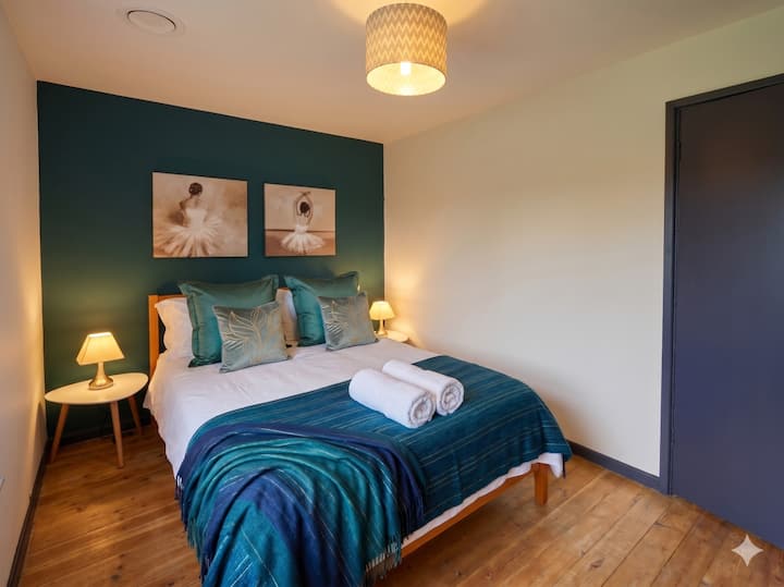 5 Bedroom Villa, Oxford, 4-free Parking Spaces - Oxford