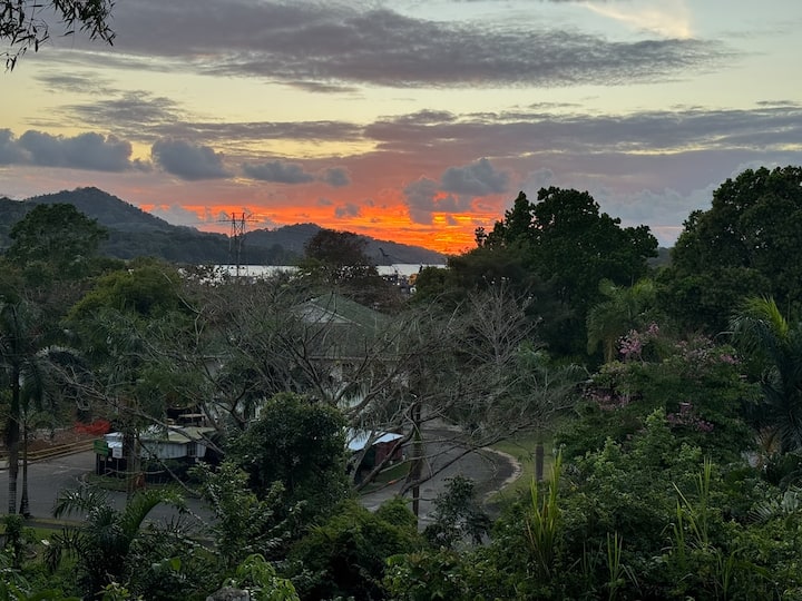 Breezy Cottage Overlooking The Panama Canal - Panama