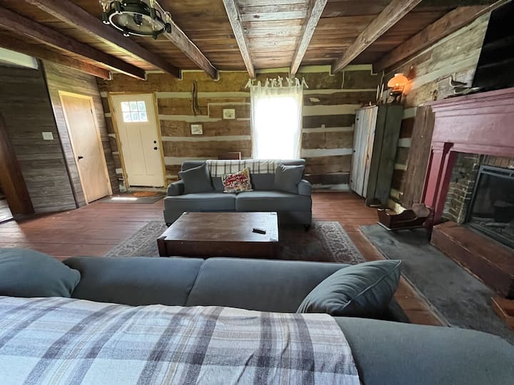 1800’s Historical Log Cabin Lexington Ky - Lexington, KY