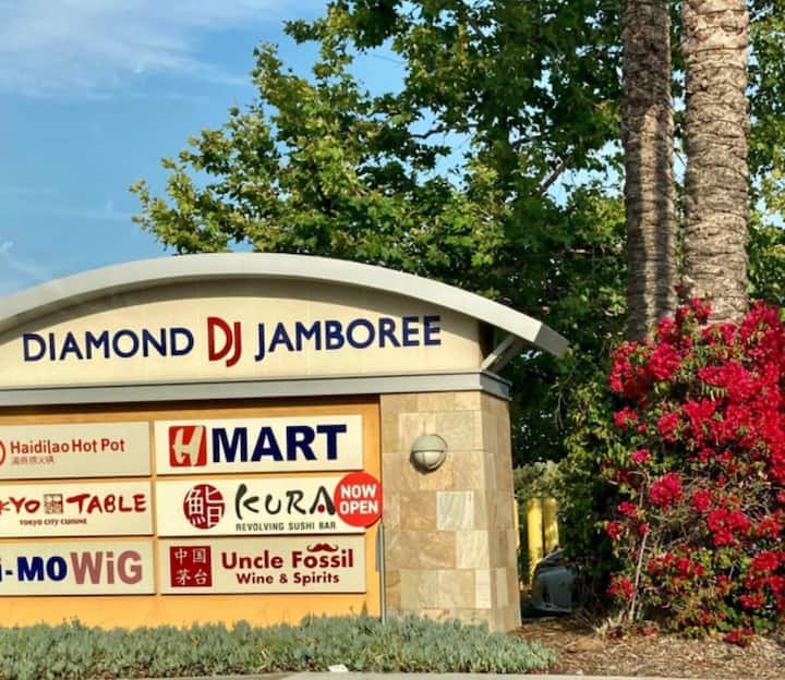 Modern Irvine Diamond Jamboree*1 Bed 1 Bath - Irvine, CA