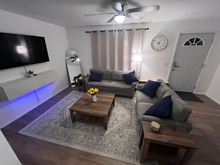 Cozy, Newly Remodeled Duplex (B) - Ozark, MO