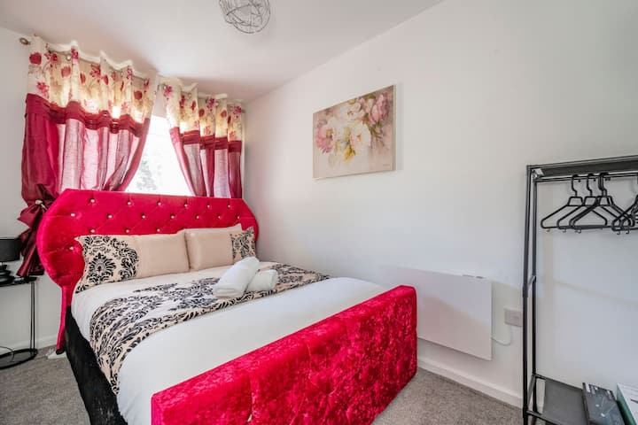 F2br Stylish Apartment With Free Parking - Mirfield