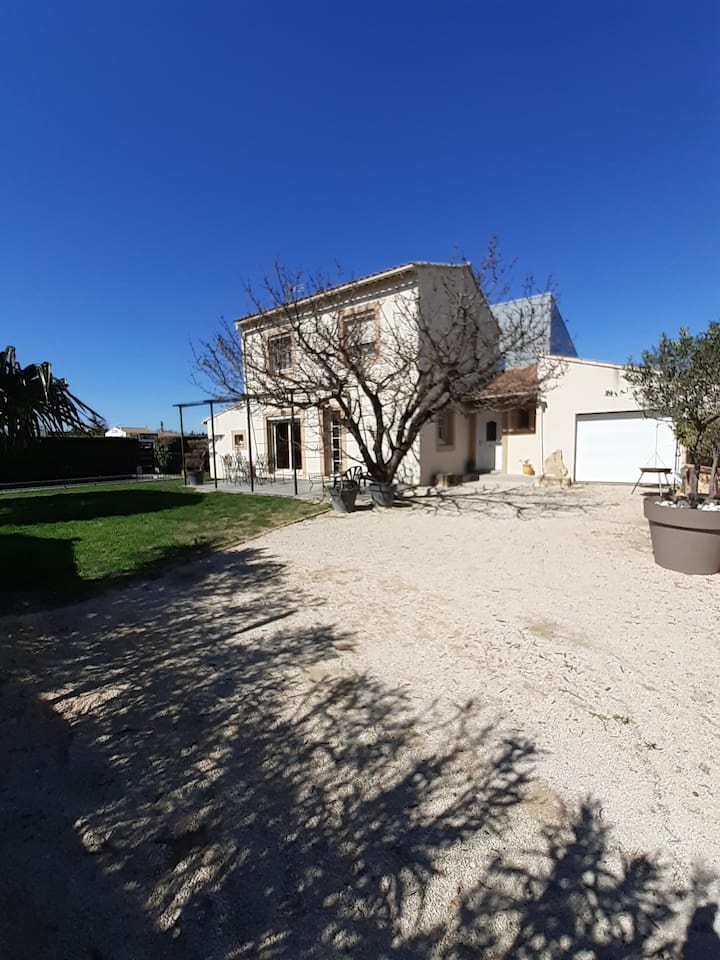 Maison 5kms Avignon Piscine, 4chambres, Clims - Vedène