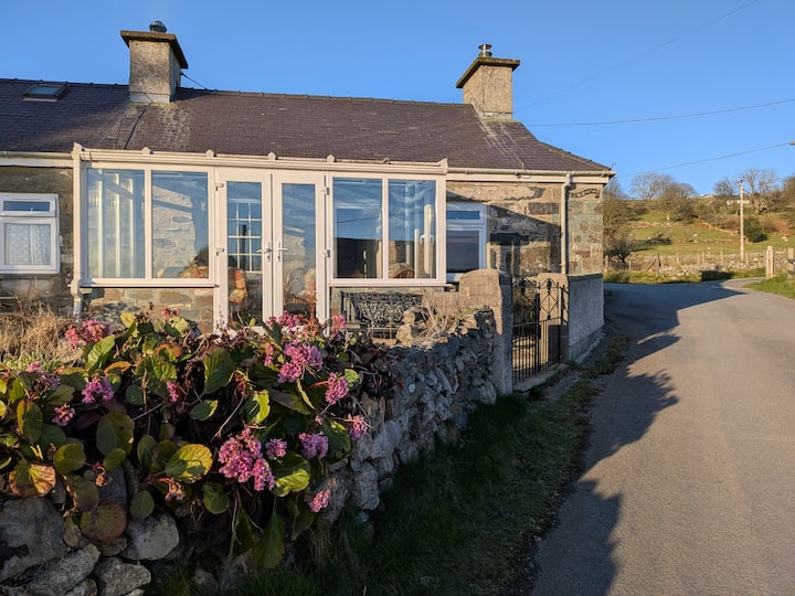 Cosy Stone Cottage | Log Fire | Snowdon & Beaches - Porthmadog