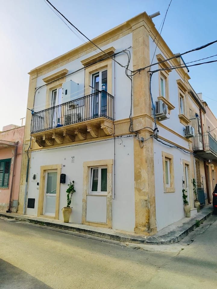 Kalsa’s House Noto *Luna* - Noto