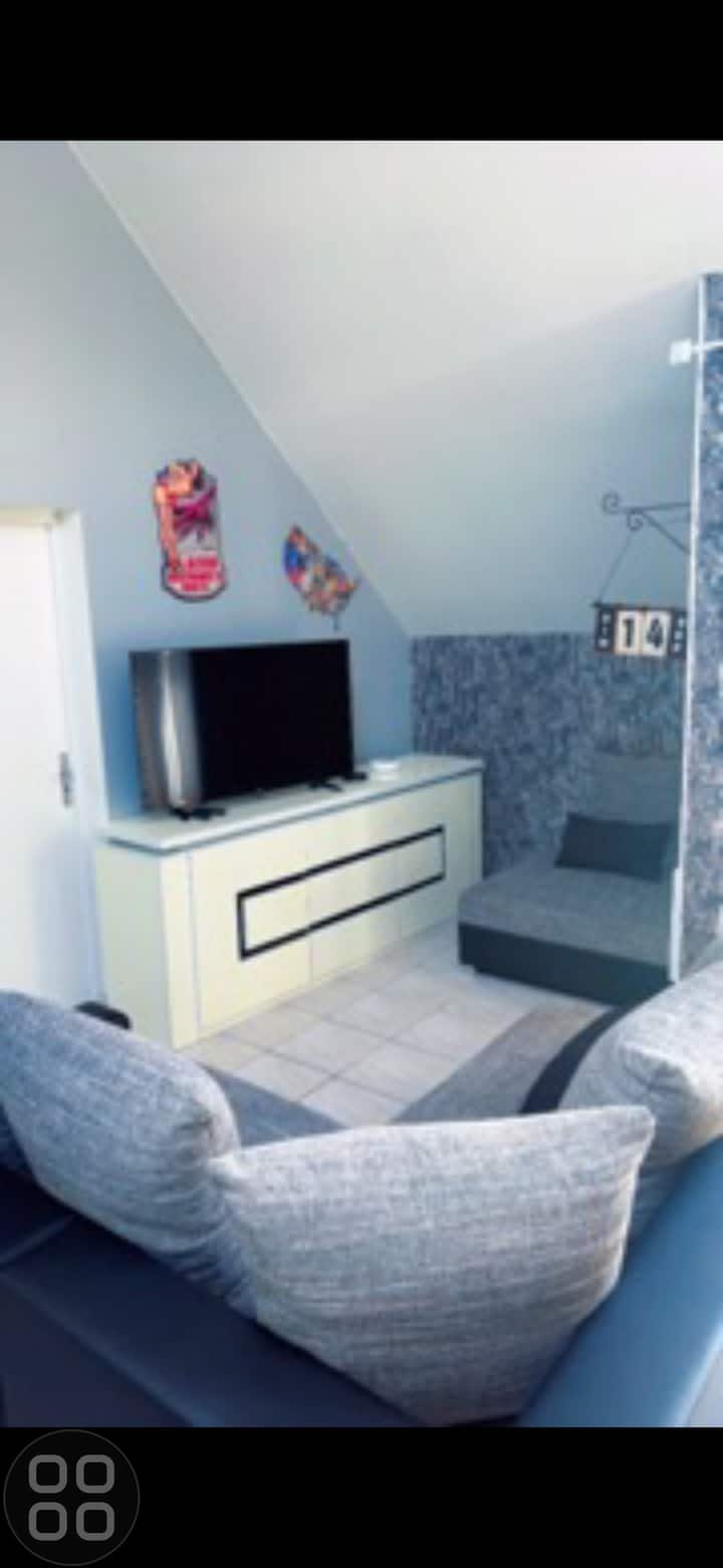 Logement 5 Personnes Avec Parking Privé Et Jardin - Calais