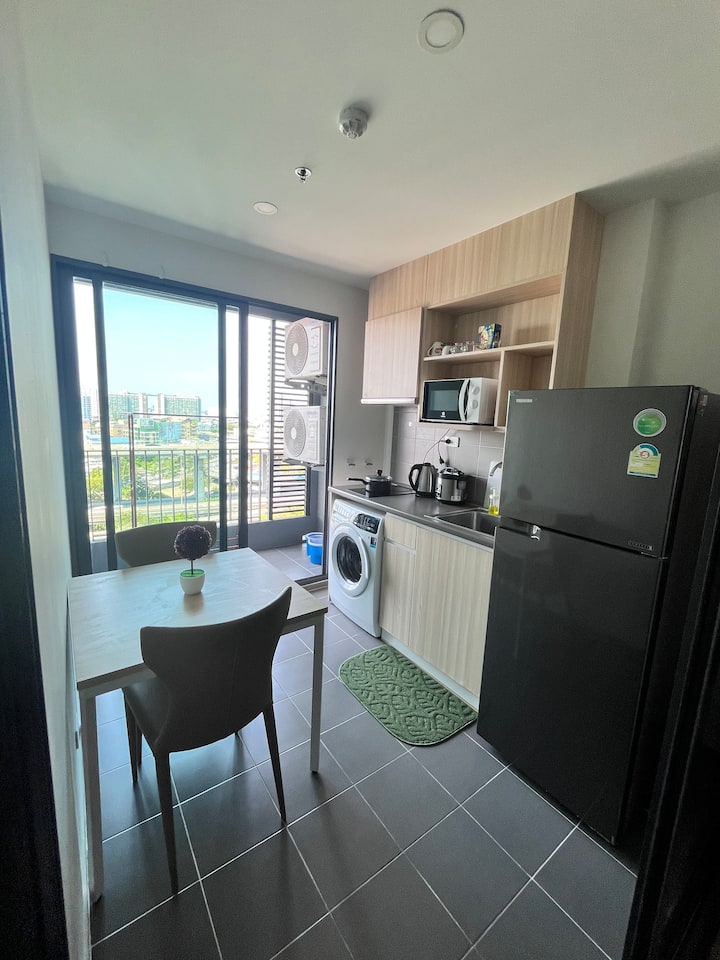 "Well Furnished 1br: Bts Bangna 5-min Walk!". - Phra Khanong