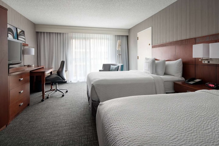 Great Stay In Lax! Pets Are Allowed, W/ Pool! - Los Angeles, CA
