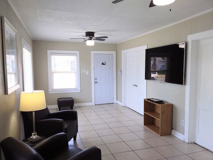 Nice Modern Home With Extra Space. Enjoy! - Tacoma, WA