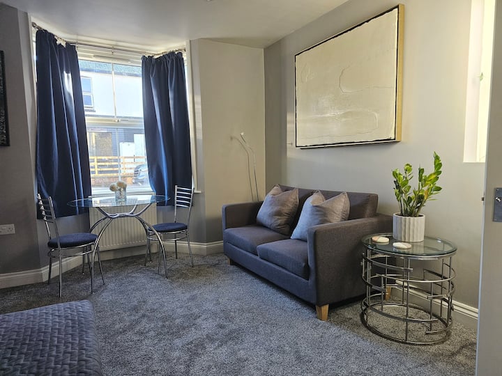 Perfect Central Apartment Garden & Free Parking - Woking