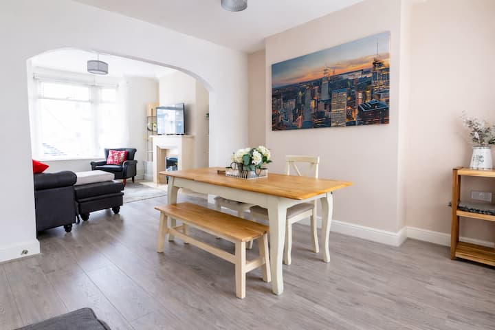 Luxury Liverpool Stay – 5 Min Lfc, 10 Min City - Liverpool