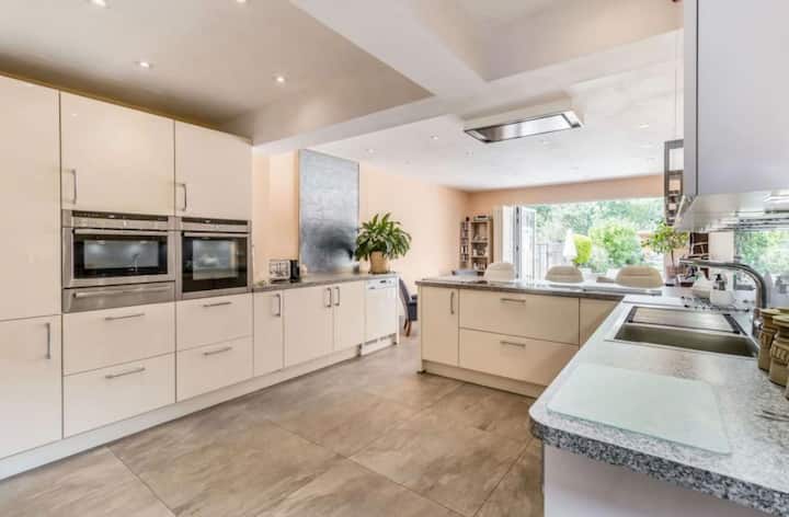 Two Bedrooms In London - Watford
