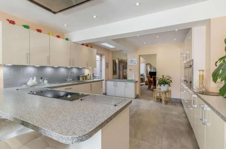 Two Bedrooms In London - Watford