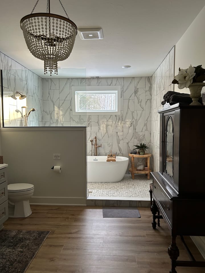 The Willows Farmhouse - Saugatuck, MI