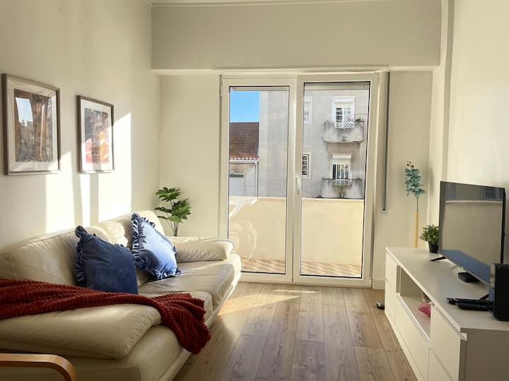 Bright & Spacious Apt • Fast Wifi • Near Lisbon - Almada