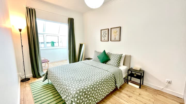 Central & Spacious Apartment - Almada
