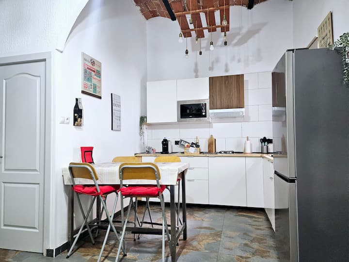 Private Terrace · 2 Bathrooms · Metro 4 Min - Badalona